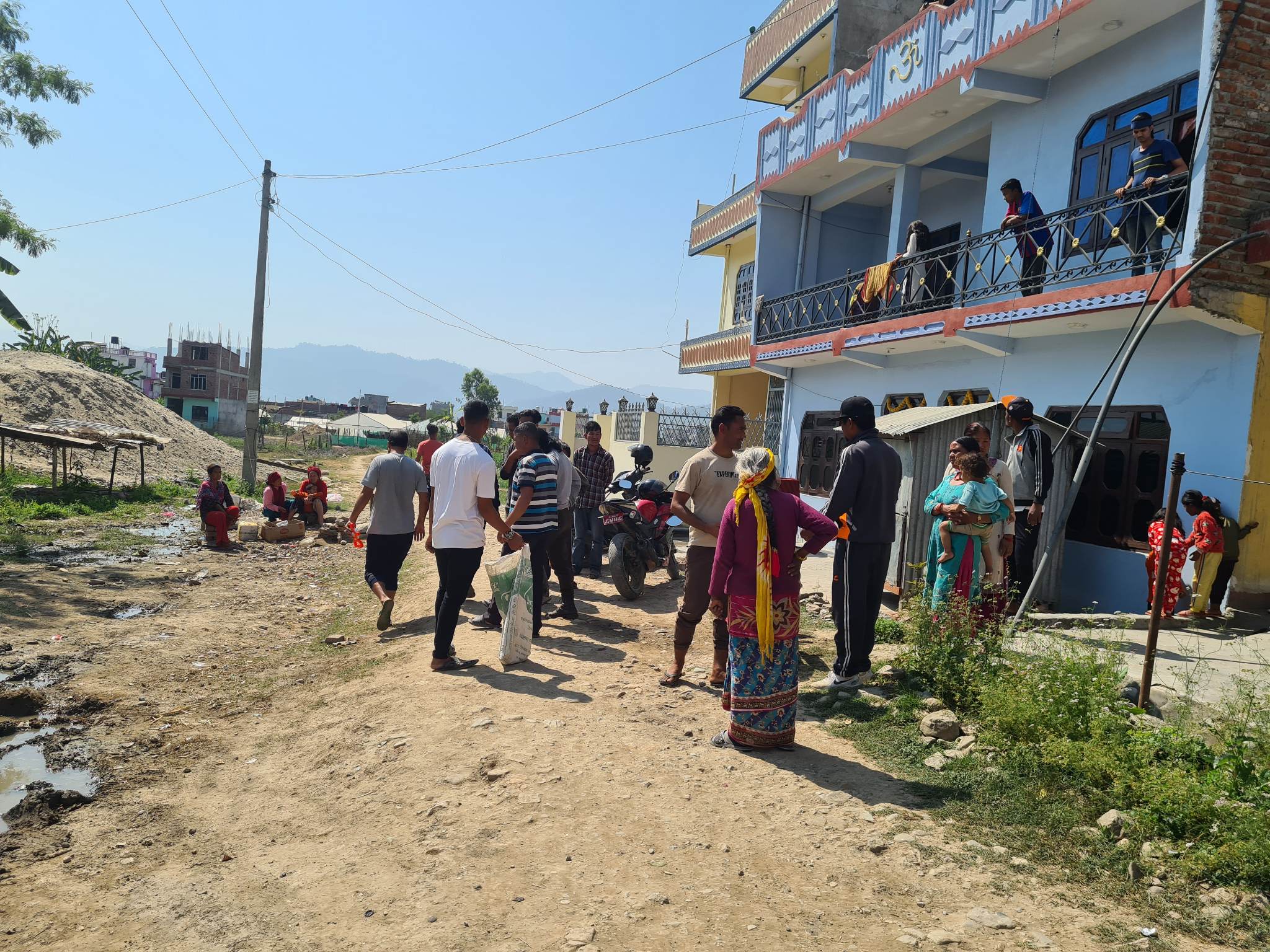 वडा सरकार द्धारा २१ जना बालवालिकालाई शैक्षिक सामाग्री बितरण – Diyo Khabar